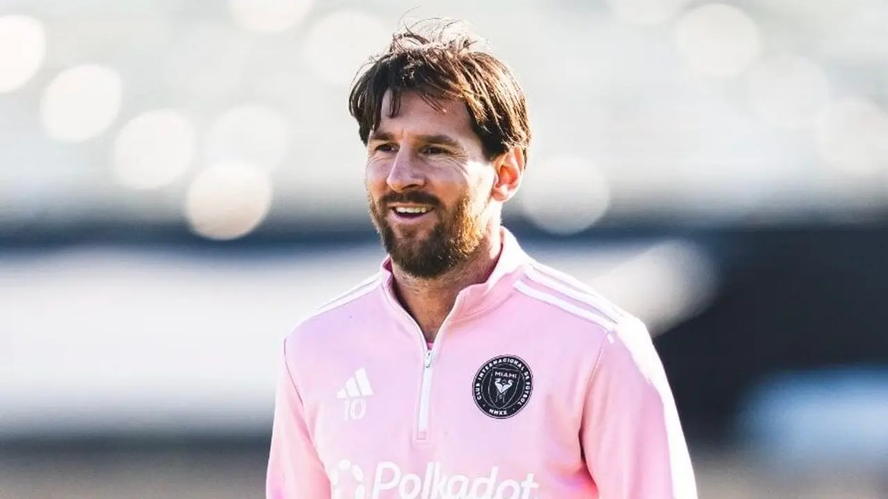 Sem ninguém esperar, Messi pode dar chapéu em Cristiano Ronaldo direto ...